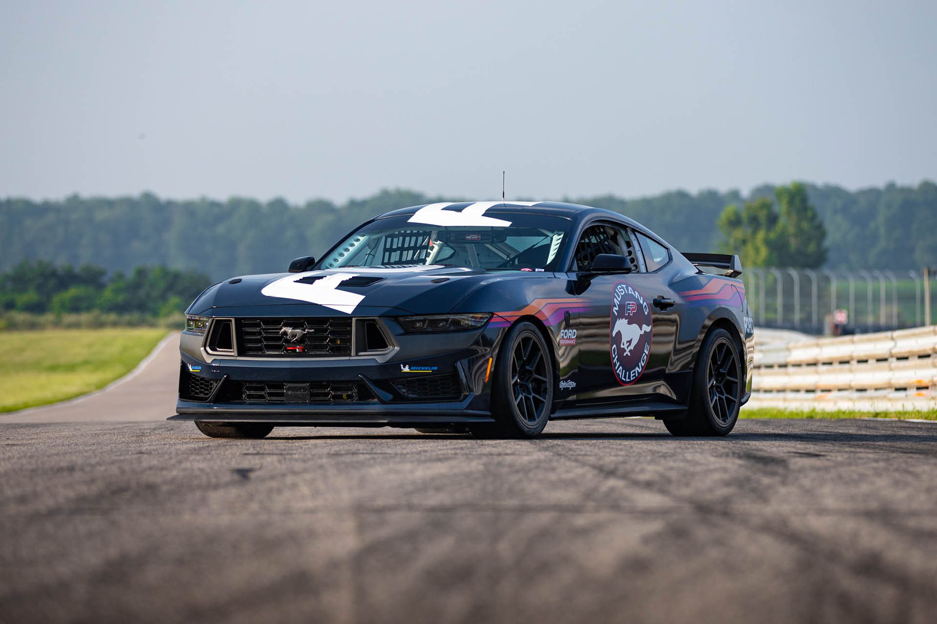 Ford unveils track-only Mustang Dark Horse R - Sadeaalaradio